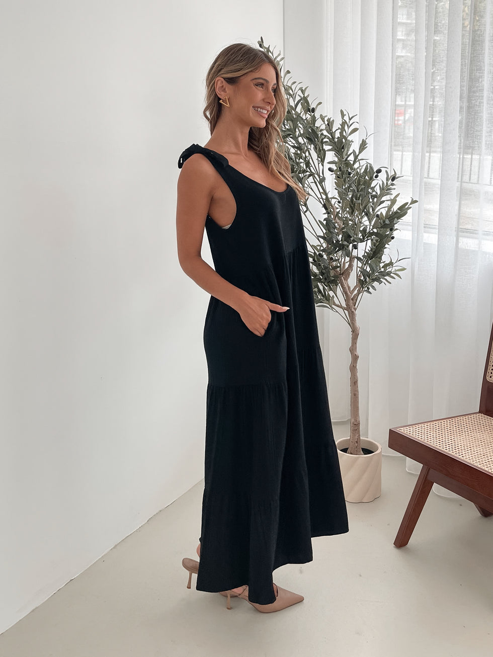 Esther & Co. Lydia Dress - Black – ESTHER & CO.