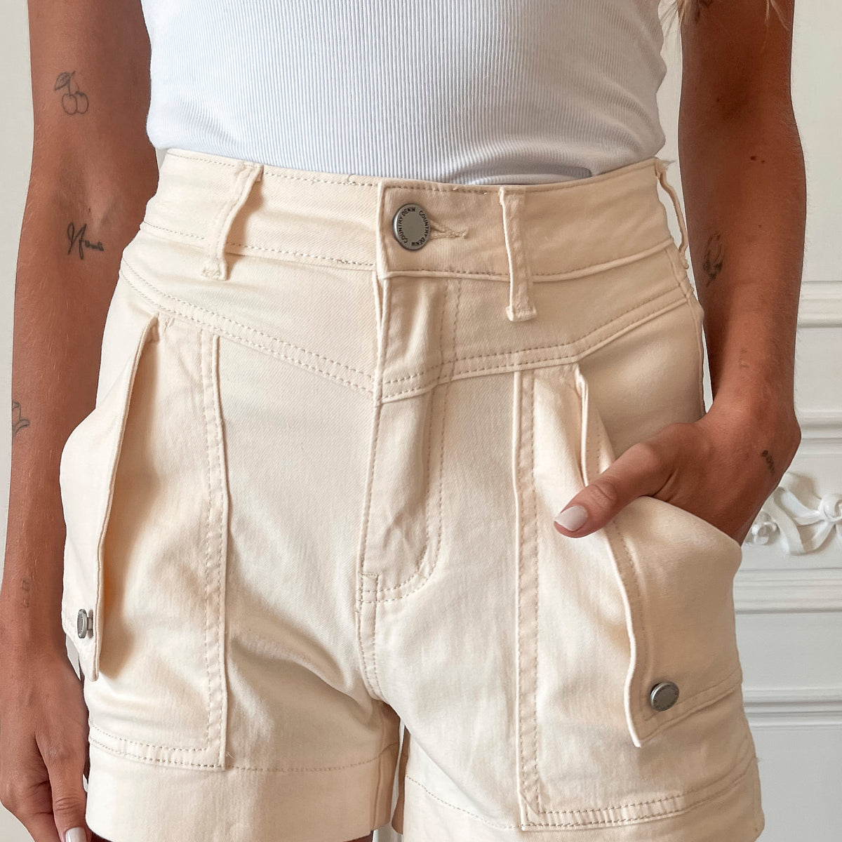 Esther & Co. Priella Shorts - Cream – ESTHER & CO.